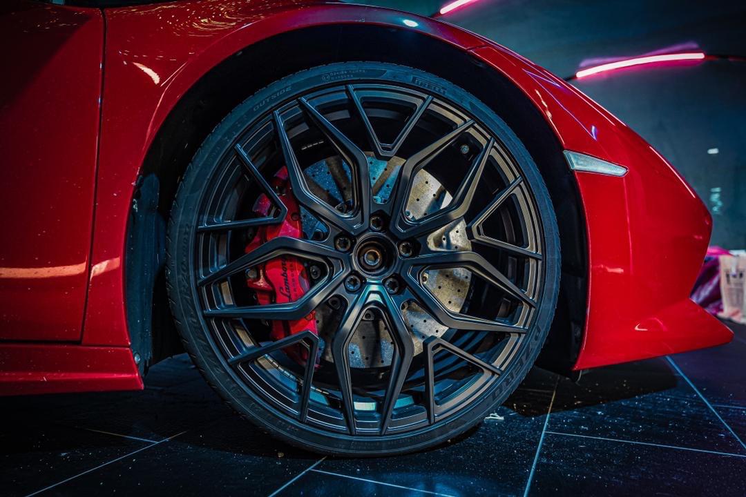 Lamborghini Huracan disc brake | Hyper Luxury Car Rental Malaysia